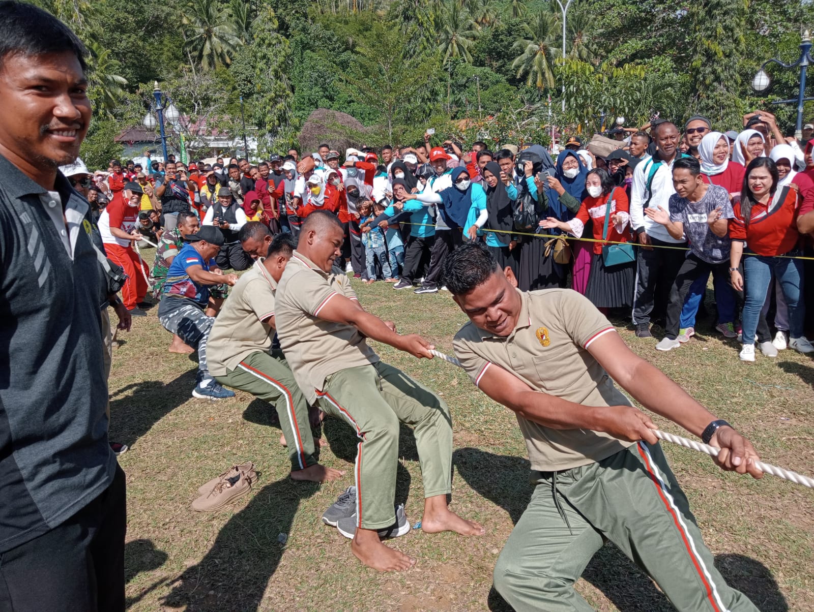 Lomba Tarik Tambang Kemerdekaan RI Ke-77 di Menangkan Oleh Tim Gabungan TNI – Kabar Today