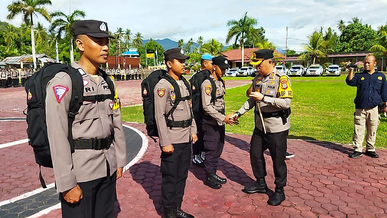 Kapolres Parigi Moutong Pimpin Apel Pergeseran Pasukan Pengamanan Distribusi dan TPS Pemilu 2024 ...